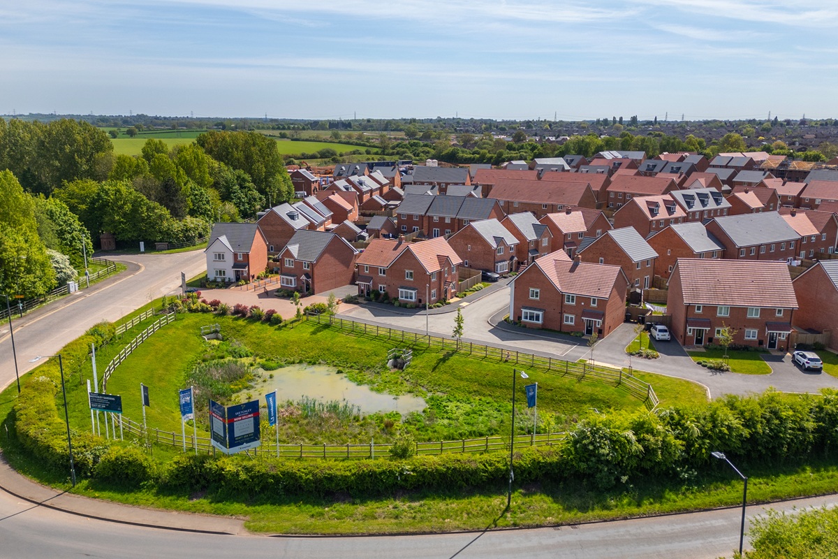 MOVE IN FOR CHRISTMAS EVENT AT SKETCHLEY GARDENS! | Crest Nicholson