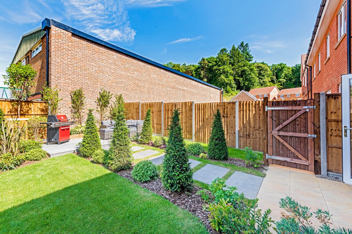 Home 72: The Redgrave | Catteshall Court | Crest Nicholson